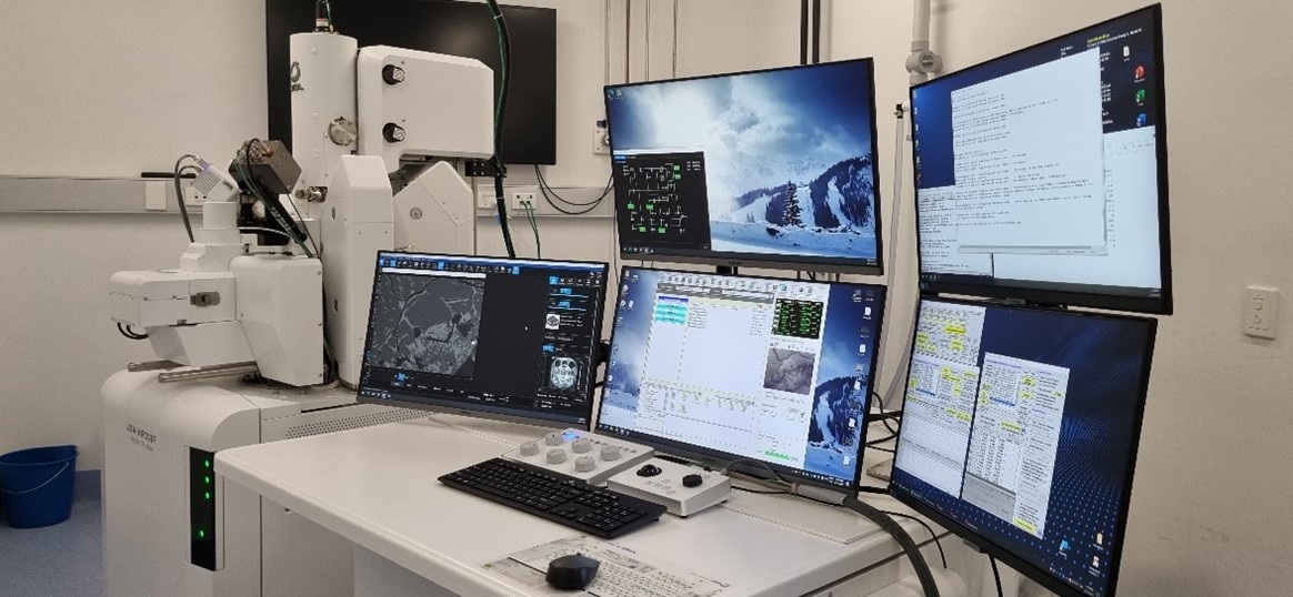 JEOL JXA-iHP200F EPMA - Centre for Microscopy and Microanalysis - University of Queensland